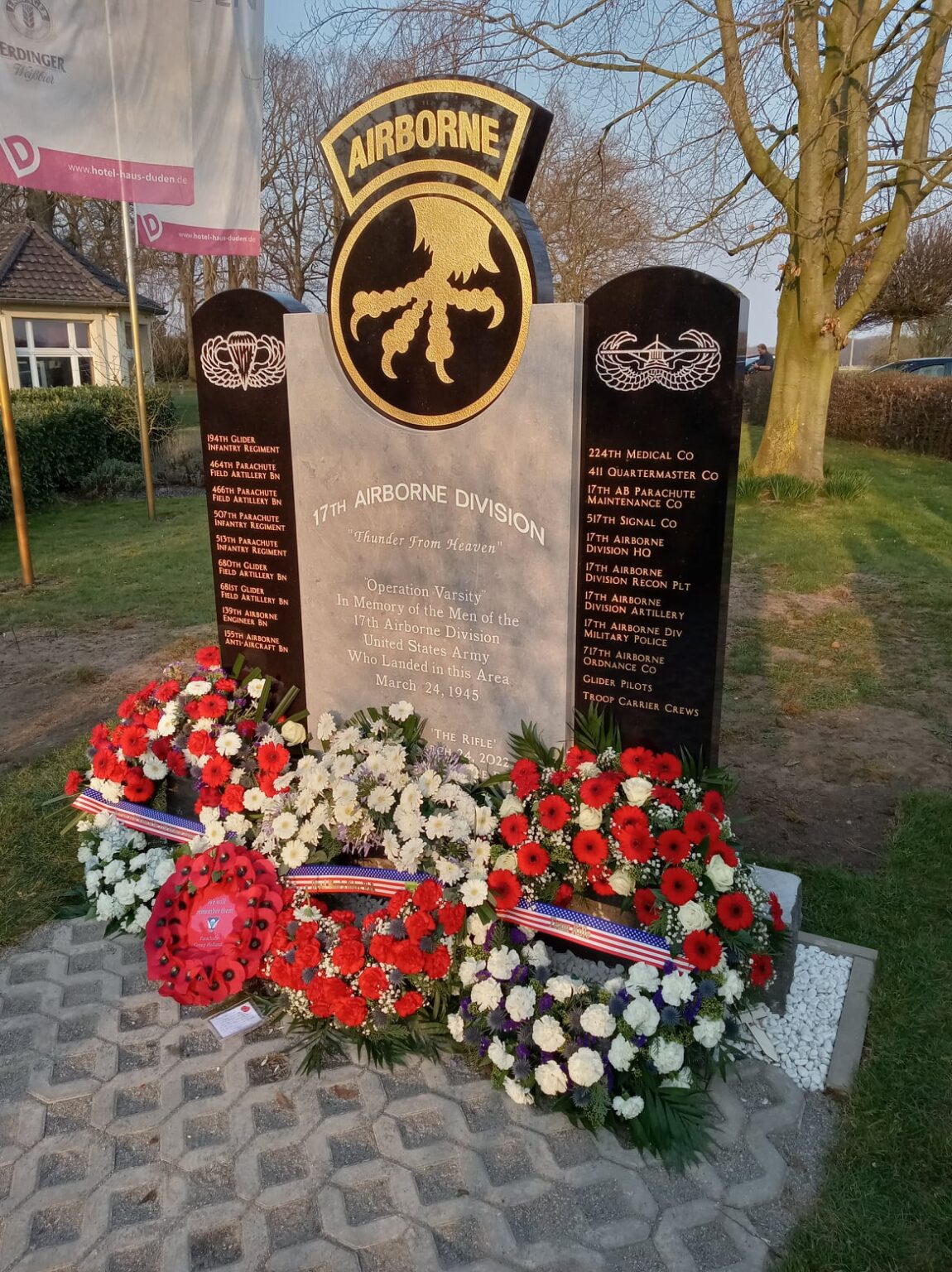 17th-airborne-operation-varsity-memorial - Paratrooper.be