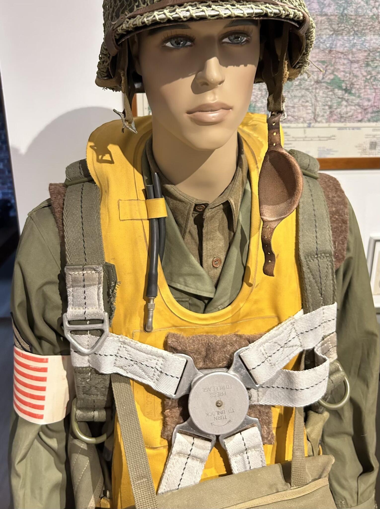 Review of the modified T-5 parachute for Market Garden - Paratrooper.be